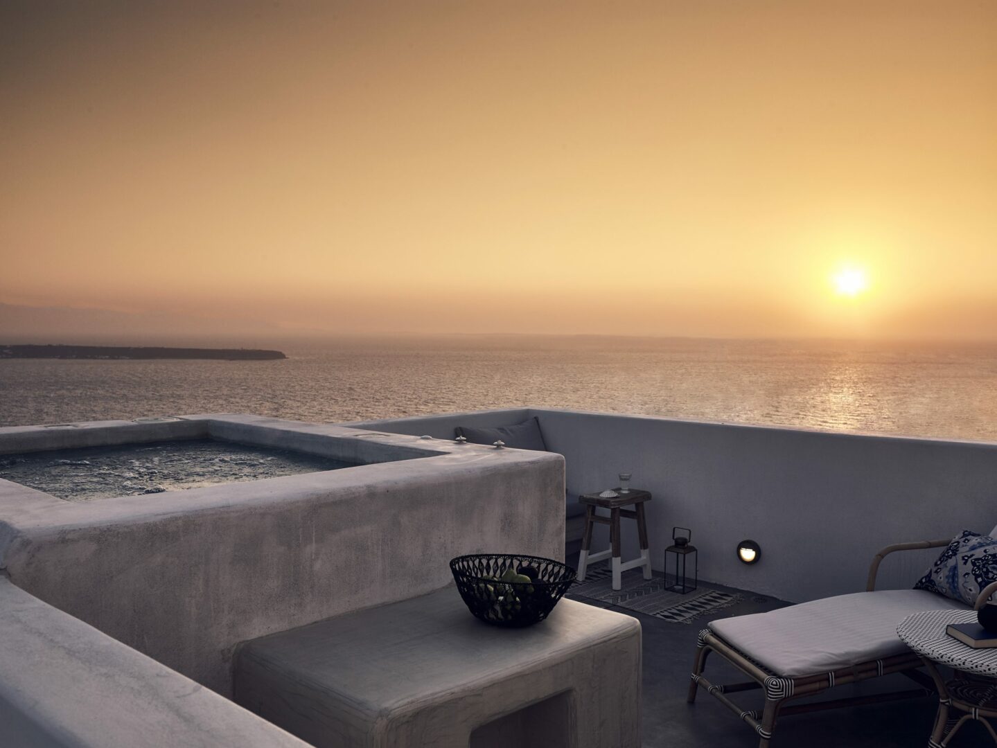 Sunset & Sea View Suite with Jacuzzi | Santo Collection